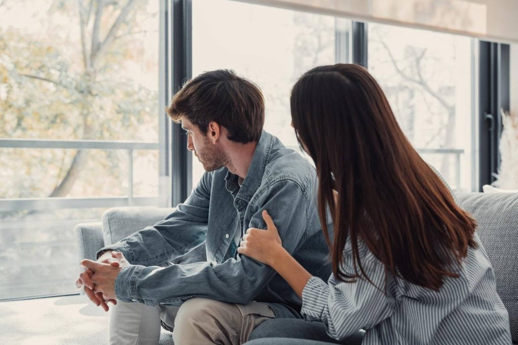 15 Clear Signs Of Emotional Manipulation In Relationships